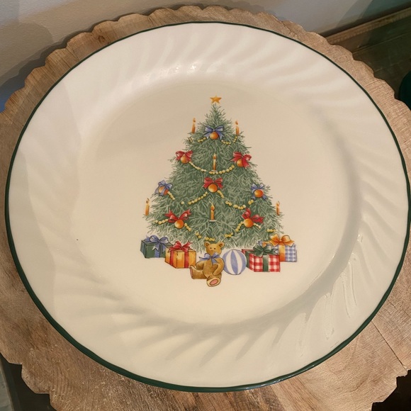 Corelle | Dining | Holiday Magic Corelle By Corning | Poshmark